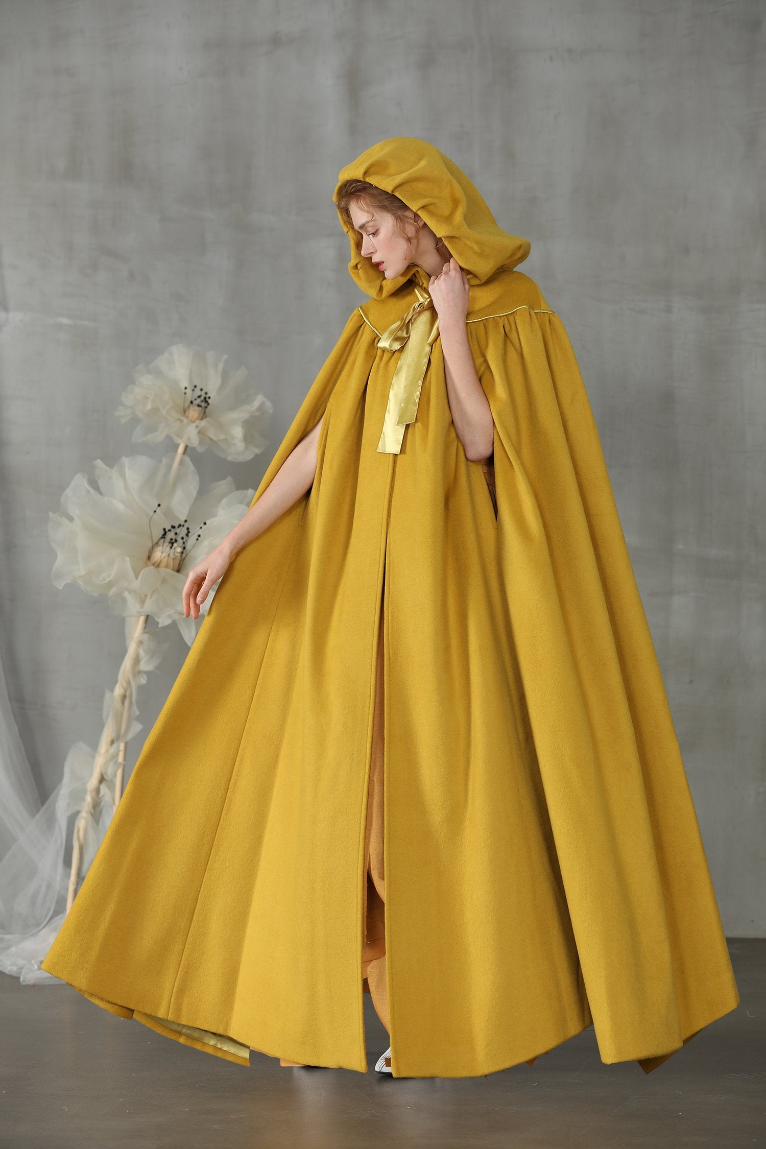 Perfumer 33 | white wool cloak wedding cape – Linennaive