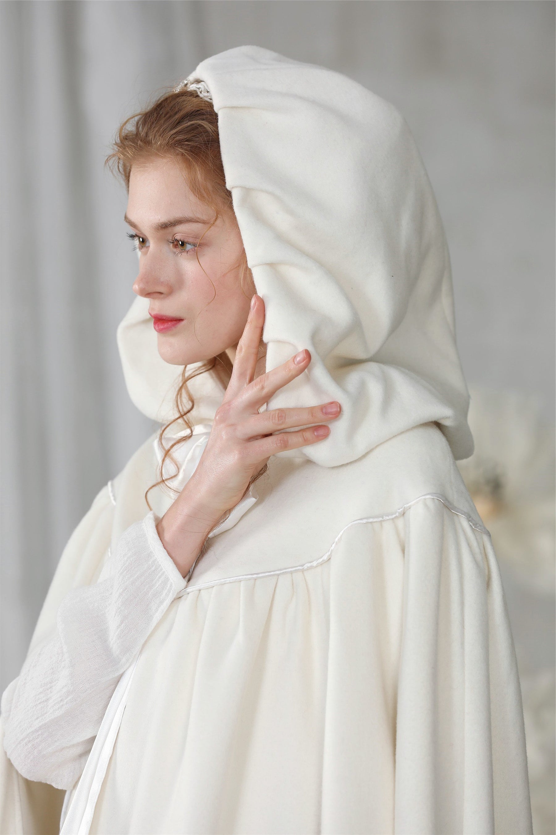 Perfumer 33 | white wool cloak wedding cape – Linennaive